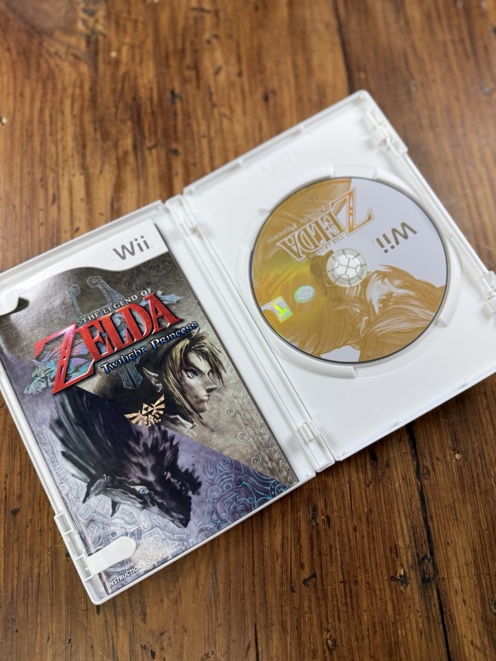 The Legend of Zelda: Twilight Princess (Nintendo Wii, 2006) Complete ...