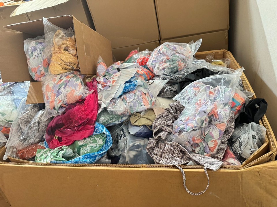 Wholesale Womens & Girls Mixed Clothing Bulk Lot Of 20 Pieces Dresses ...