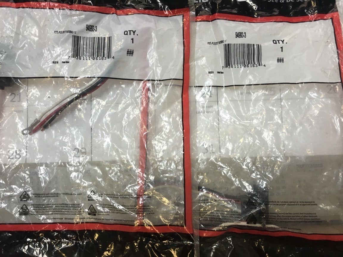 TRUCK-LITE 94993-3 RIGHT ANGLE BREAK/TAIL/ TURN PIGTAIL PLUG NEW LOT OF ...