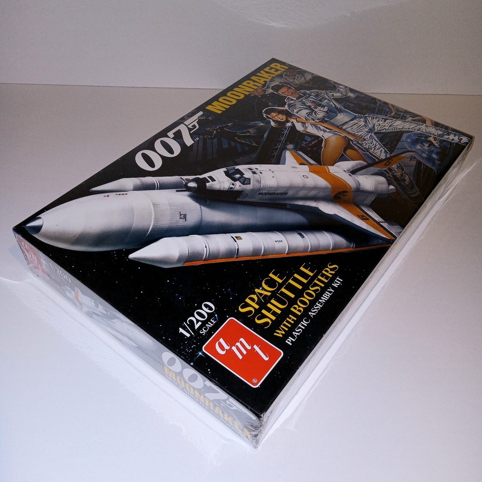AMT 007 James Bond Moonraker Space Shuttle w/Boosters in 1/200 Model ...