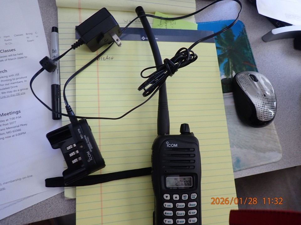 ICOM IC-A14 VHF Air Band Transceiver Hand Held Portable Aviation Radio ...