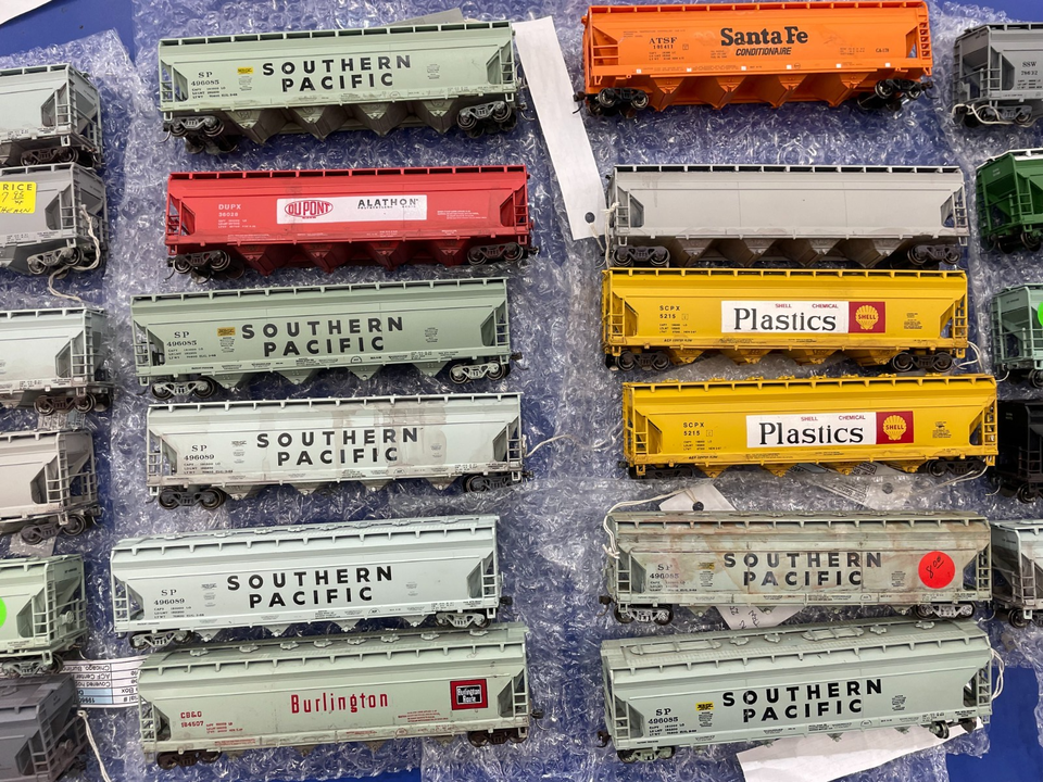 27pc Lot HO center flow hopper freight cars SOUTHERN PACIFIC SHELL ...