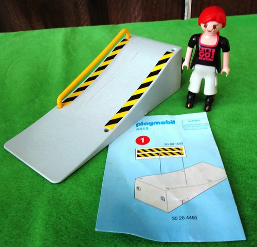 PLAYMOBIL 4415 ROLLERBLADE SKATER W/RAMP - DIRECTIONS INCLUDED - 2005 ...