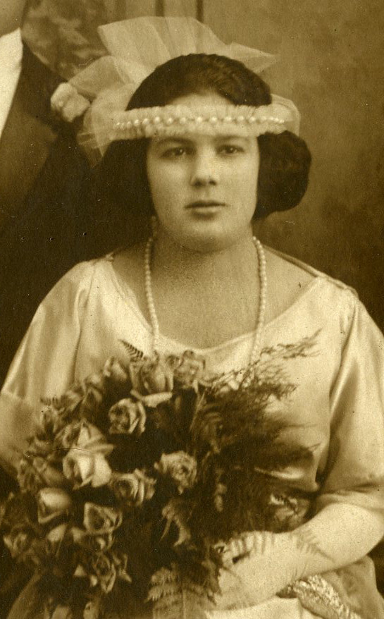 9" Antique Sepia Photo Seated Bride Bridesmaids Flowers Bouquet Groom ...