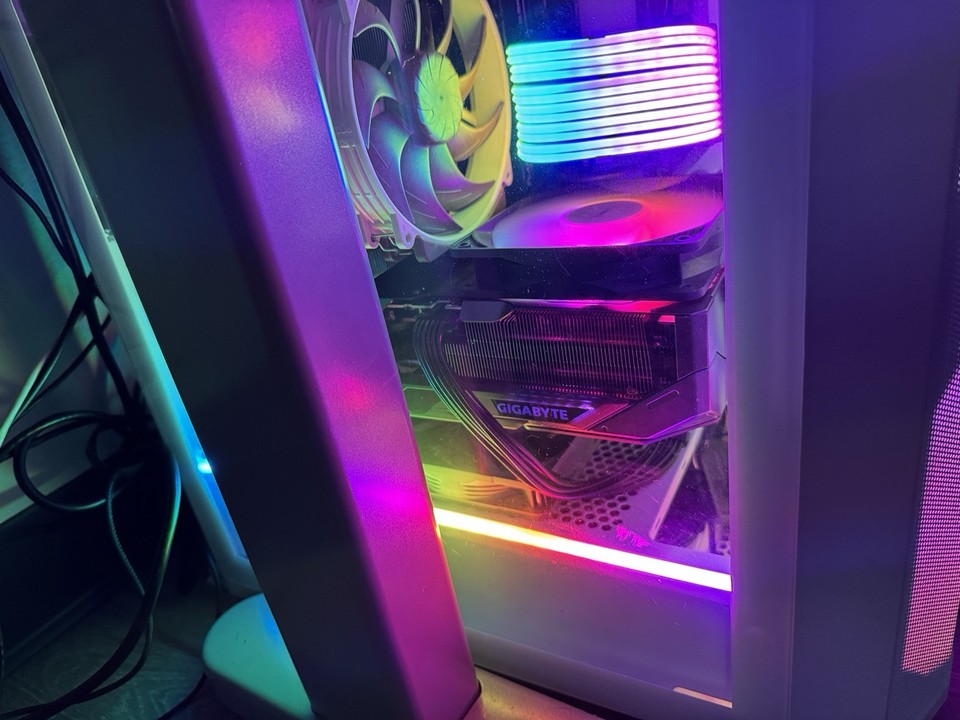 GIGABYTE 5090 Gaming OC 32G NVIDIA GeForce RTX 5090 -- BRAND NEW -- IN ...