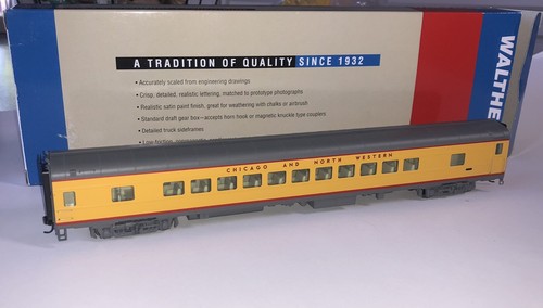 Walthers CNW 44-Seat Coach Chicago North Western 932-6923 UP Union ...