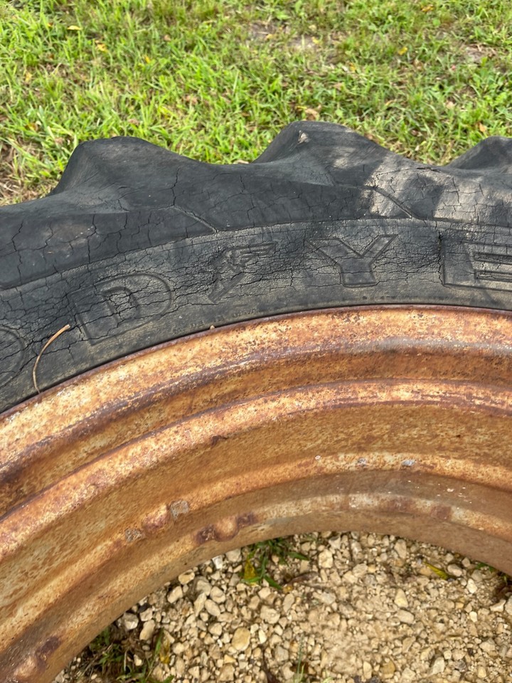 1968 Case 932 Western Special Tractor 18.4-34 Goodyear Tire 16x34 Rim ...