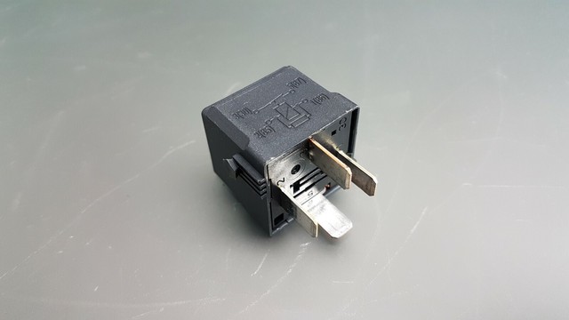 Mercedes-benz E320 E430 HELLA Multi Purpose Fuel Pump Relay a ...