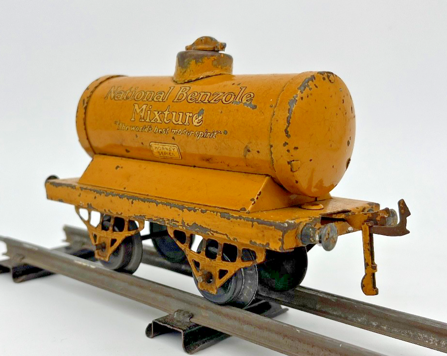 Hornby O Gauge National Benzole Tank Wagon (RC 25251) open axle guards ...
