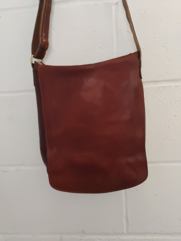 John Lewis Leather Made In Italy Mens Messenger Bag Magnetic And Zip ...