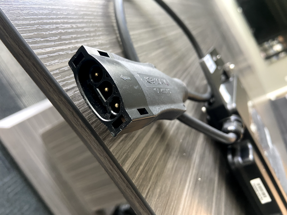 APsystems DS3-L Microinverter – Dual-module, high-efficiency, smart ...