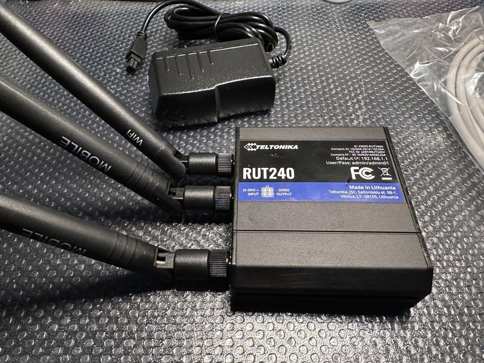 Teltonika RUT240 open box/used, 4G/LTE Cellular Router, power supply, 3 ...