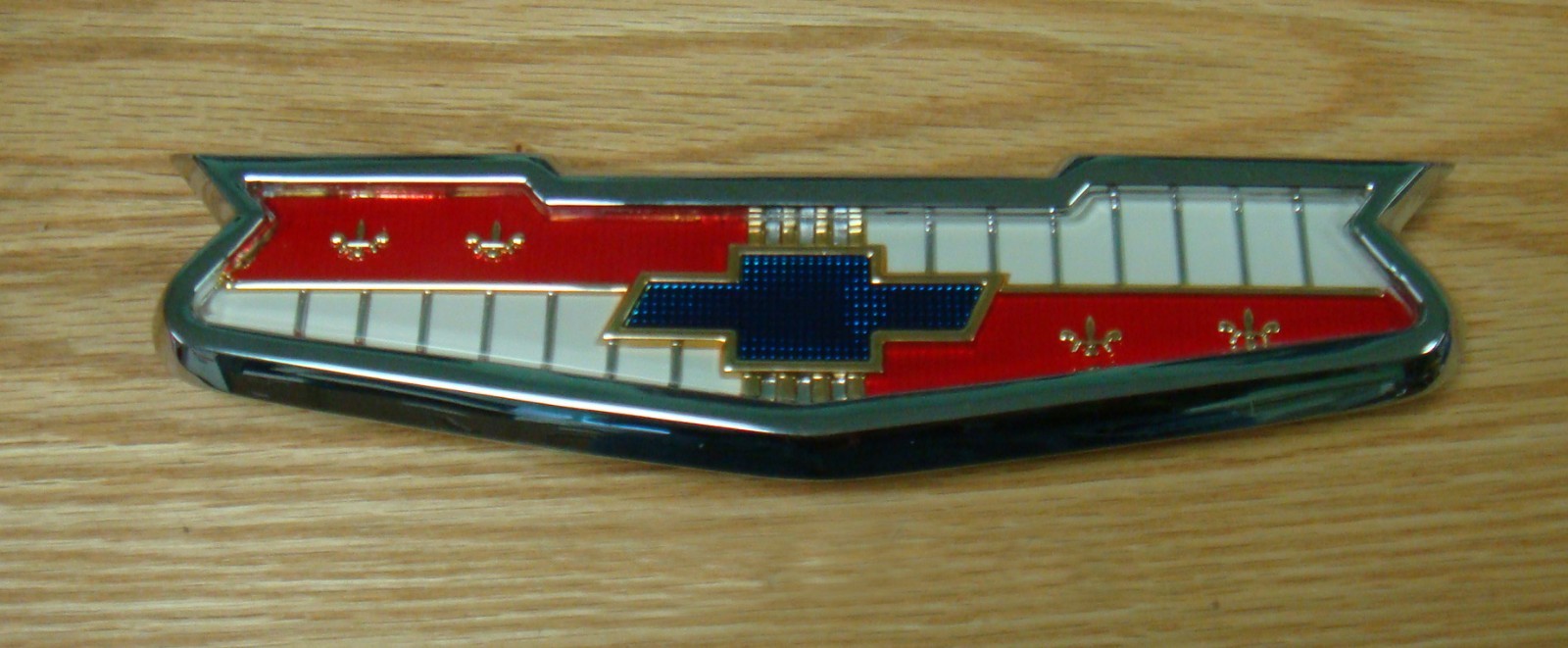 1956 CHEVY TRUNK EMBLEM ASSEMBLY with HARDWARE 8 Cylinder NEW ** USA ...