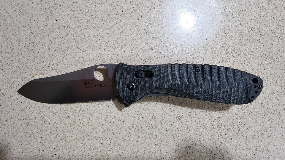 Benchmade Waddell's Bone Collector 3.36" D2 Plain Blade, Green/Black ...