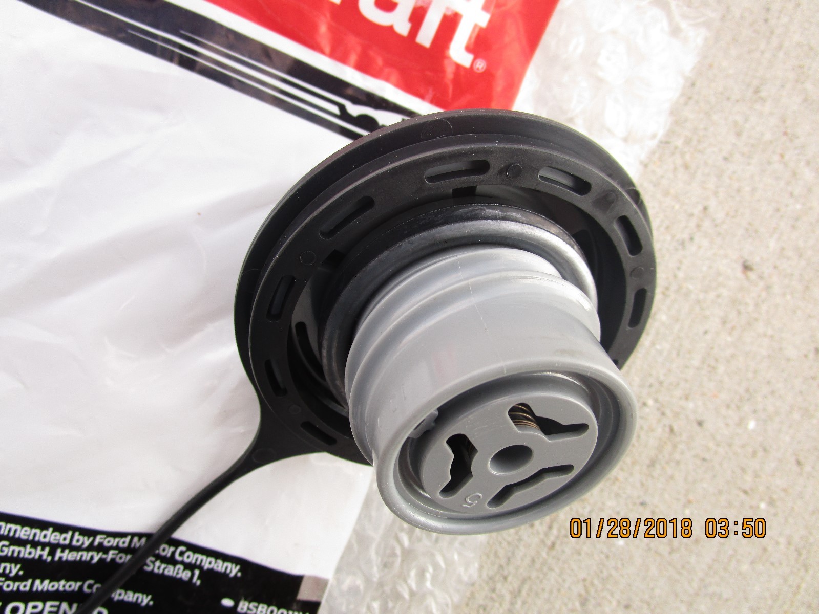 97 - 02 FORD E-150 ECONOLINE CLUB WAGON FUEL GAS TANK FILLER CAP WITH ...