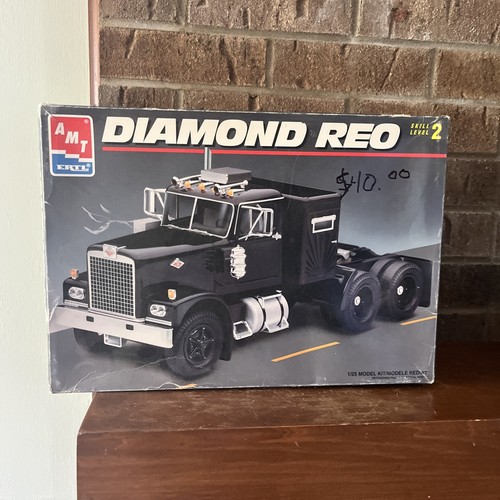 1993 AMT Ertl Diamond Reo Tractor Truck 1/25 Plastic Model Kit 8137, | eBay