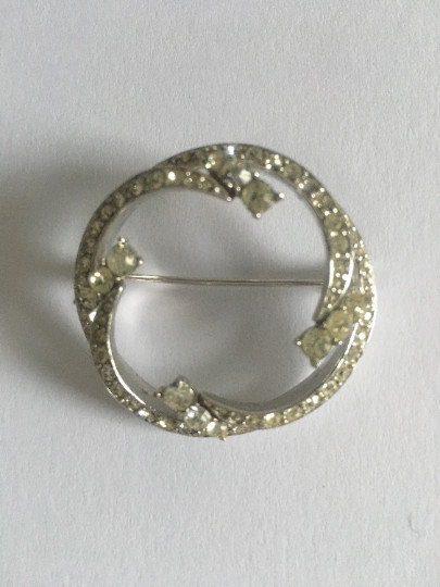 Vintage Signed CINER Rhinestone Wreath Brooch Pin - 1… - Gem