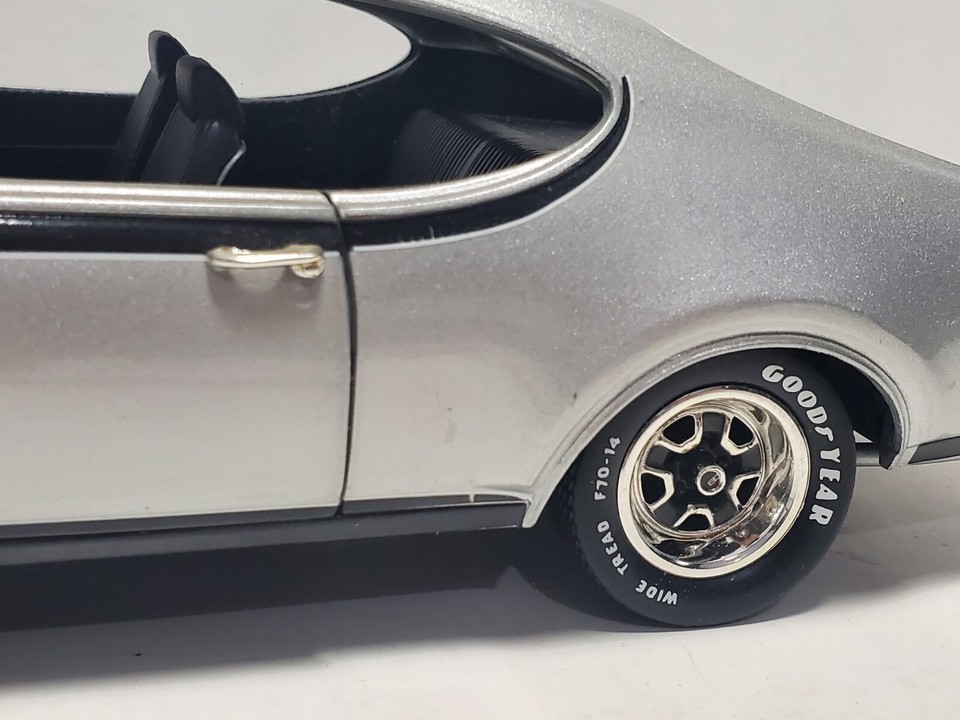 Ertl American Muscle 1968 Oldsmobile 442 Hurst Edition 1:18 Scale ...