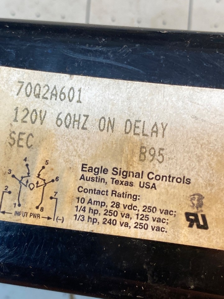 One EAGLE SIGNAL Timing Delay Unit 70Q2A601 ( 120VAC /0-100 Min./ 10A ...
