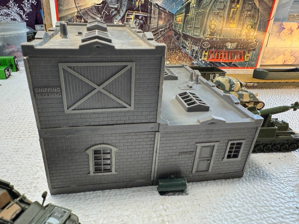 🚂 OFF HO LAYOUT- ARMY DEPOT WITH BUILDING, ARMY MEN, VEHICLES,TRAINS ⚡ ...