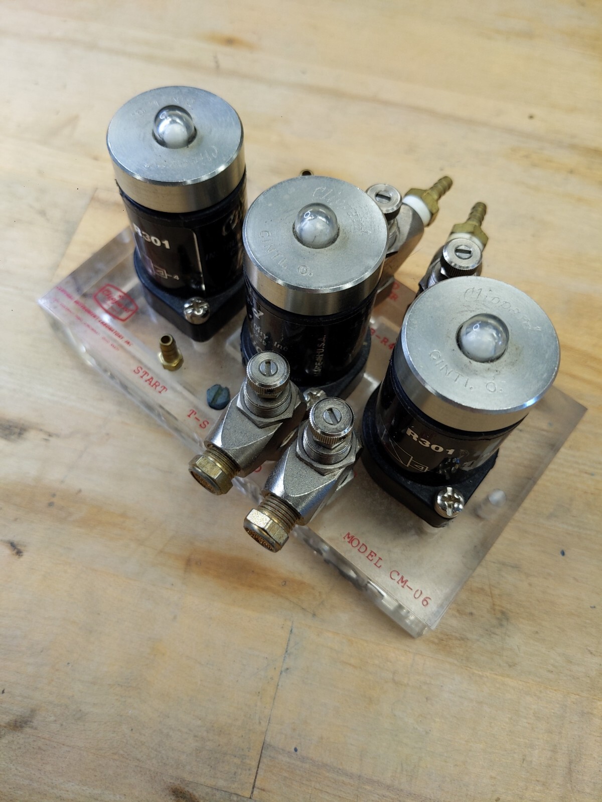 Valve System with Flow Control for Air Cylinders Clippard (CM-06, R301 ...