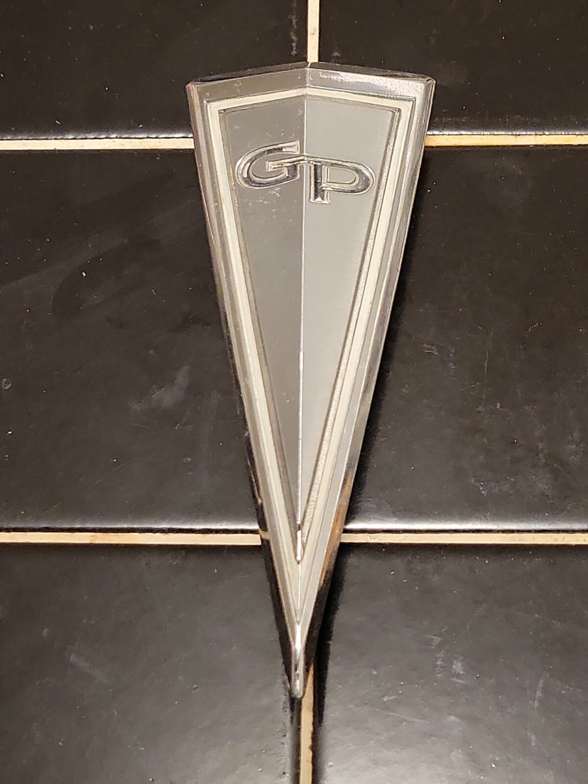 1963 Pontiac Grand Prix Front Nose Grill Emblem Good 9771084 for sale ...