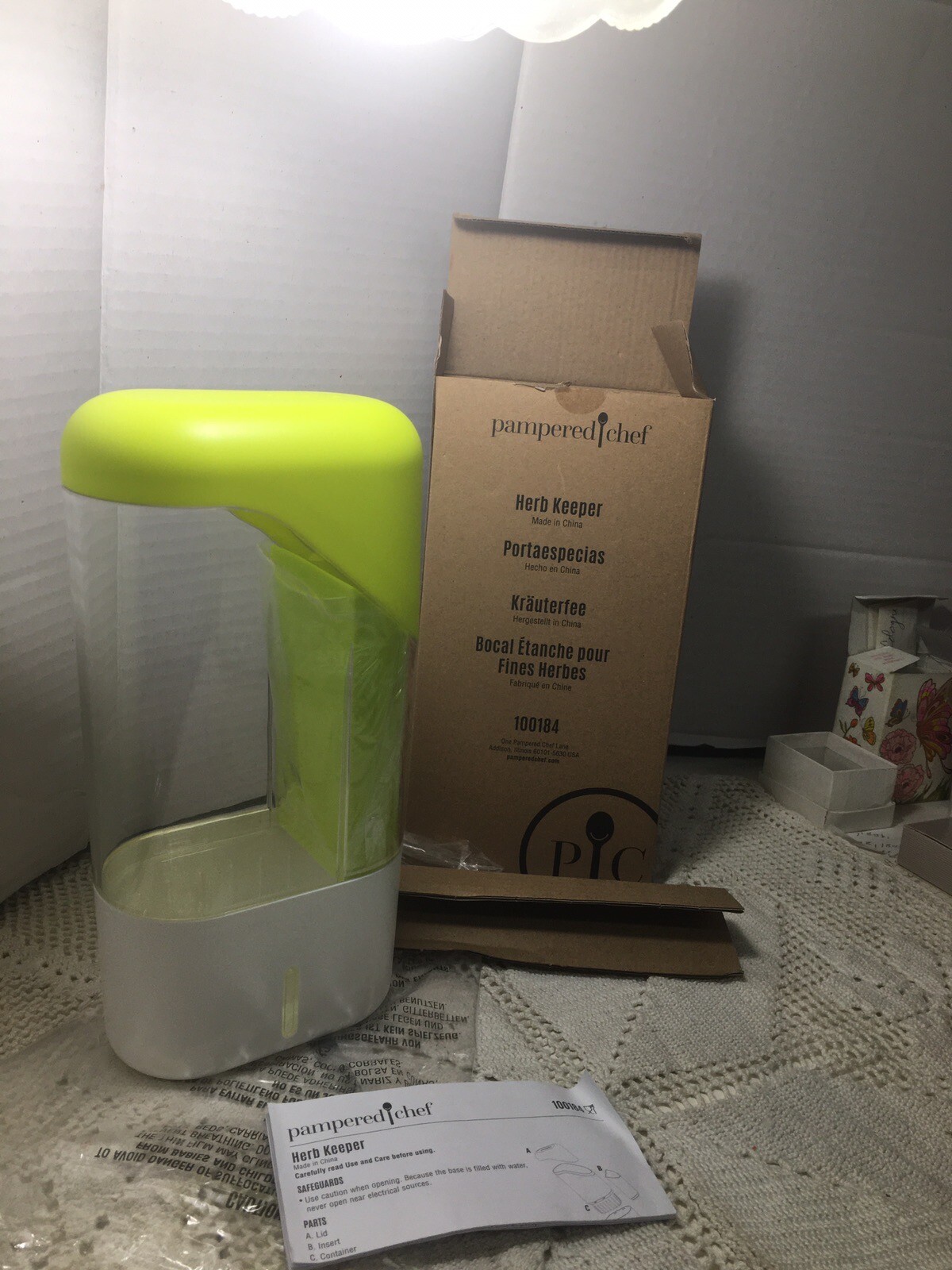 Pampered Chef Herb Keeper #100184 - New in Box Neon Green & White Free ...