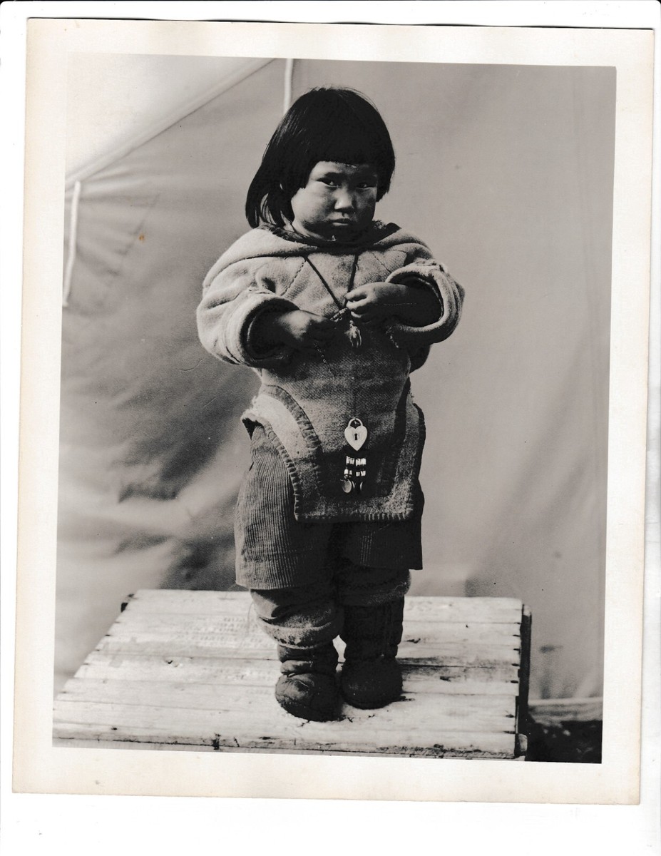 Eskimo Indian Tribe The Inuit Are A Group Of Culturally Similar