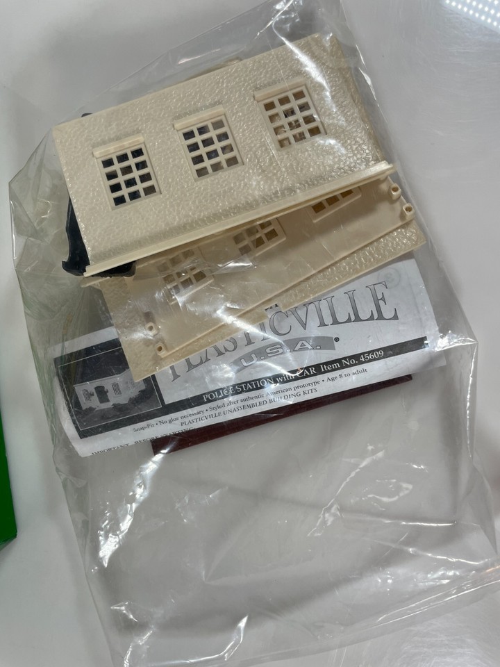 Bachmann 45609 O-Scale Plasticville Police Station w/ Car Snap Assembly ...