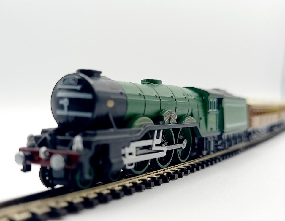 Z Gauge Scale FLYING SCOTSMAN Steam Locomotive Model Railway Train ...