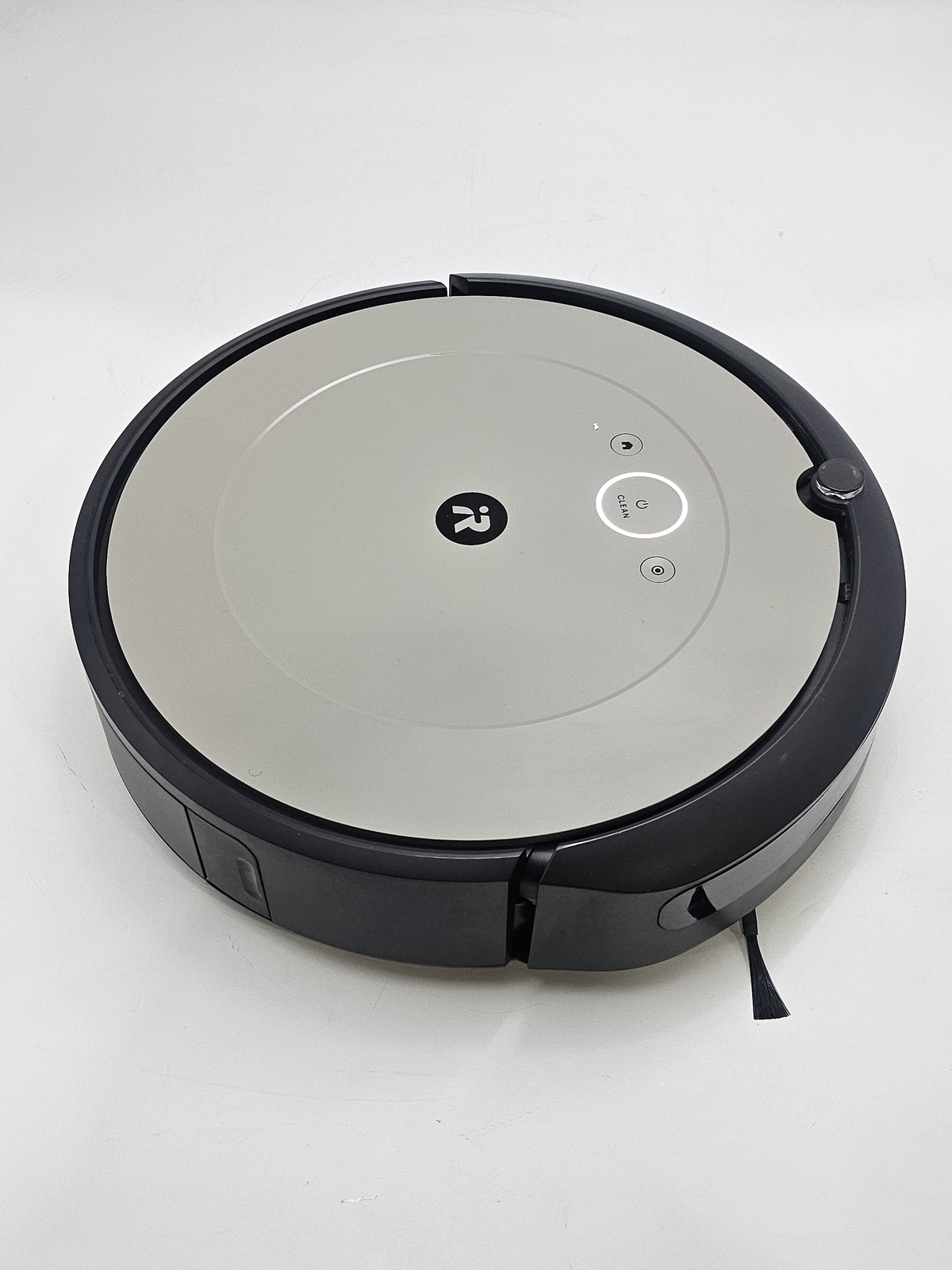 iRobot Roomba i1+ Wi-Fi Connected Robot Vacuum (i115820) - LIGHT GRAY ...