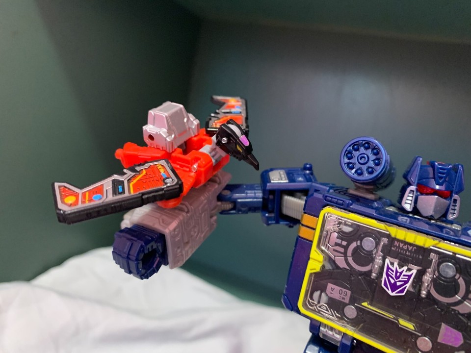 Transformers WFC Netflix Soundwave Laserbeak Ravage | eBay