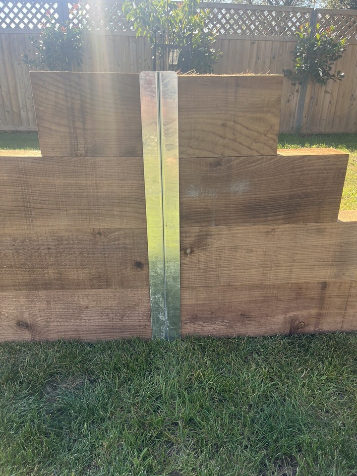 SLEEPERS/SCAFFOLD BOARD RETAINING WALL POSTS - CREATE A SPECTACULAR ...