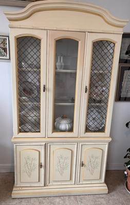 Great shape cabinet hutch, used, ivory/white color, 2 upper doors 2 ...