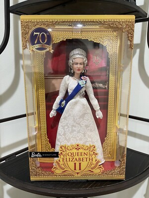 Barbie Queen Elizabeth II Platinum Jubilee Collector Doll - Mattel ...