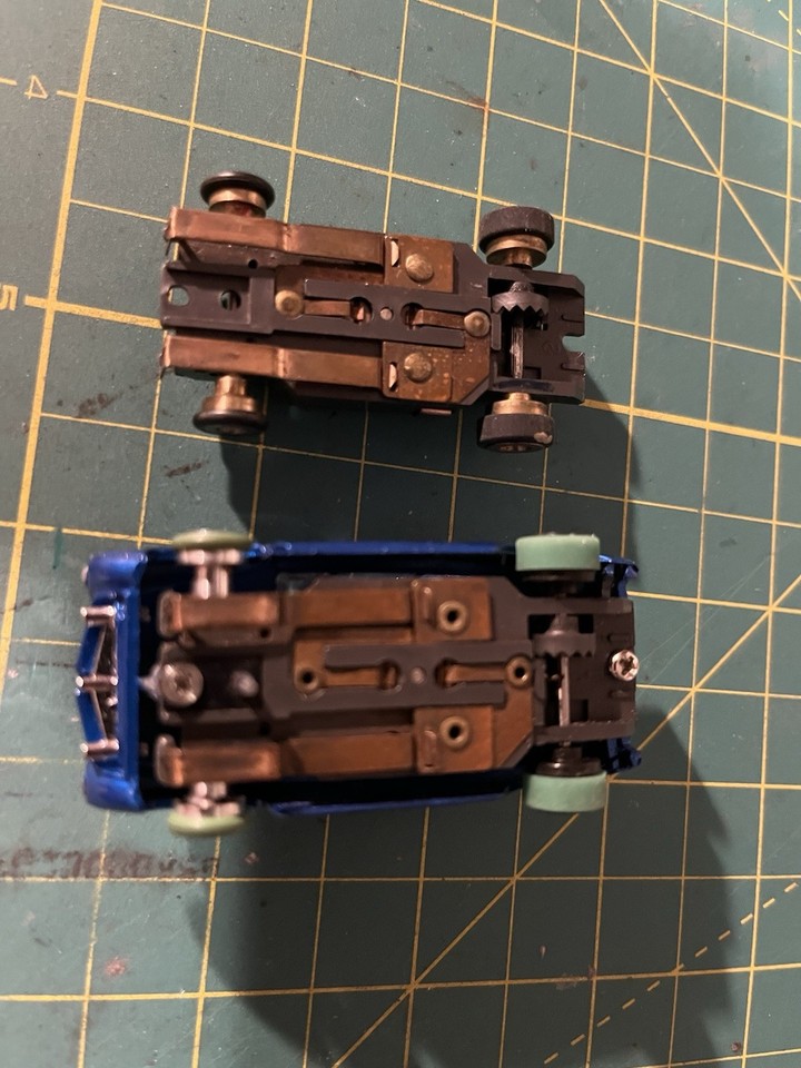 AURORA VINTAGE 1960-70'S - TJET - 1 Solid Rivet 1 Open Rivet Chassis ...