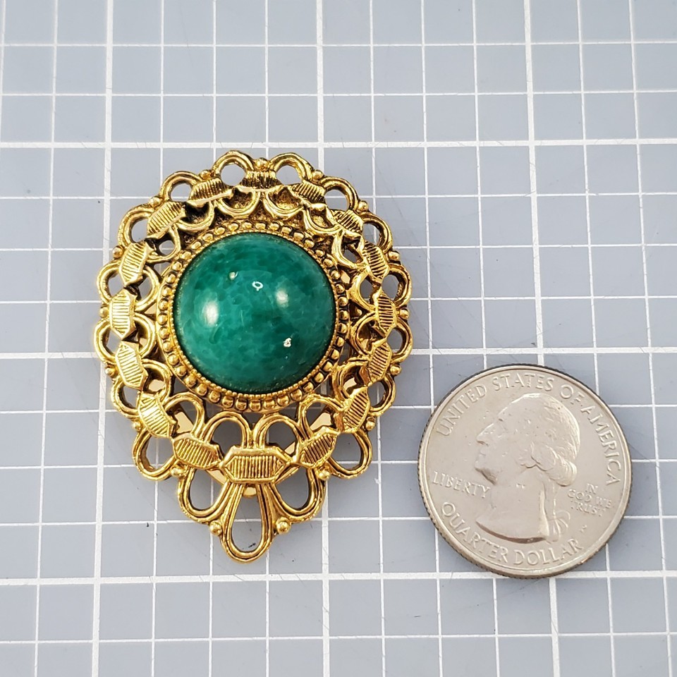 LIEBA USA Gold Tone SCARF CLIP with GREEN MOTTLED GLASS Cabochon 2" | eBay