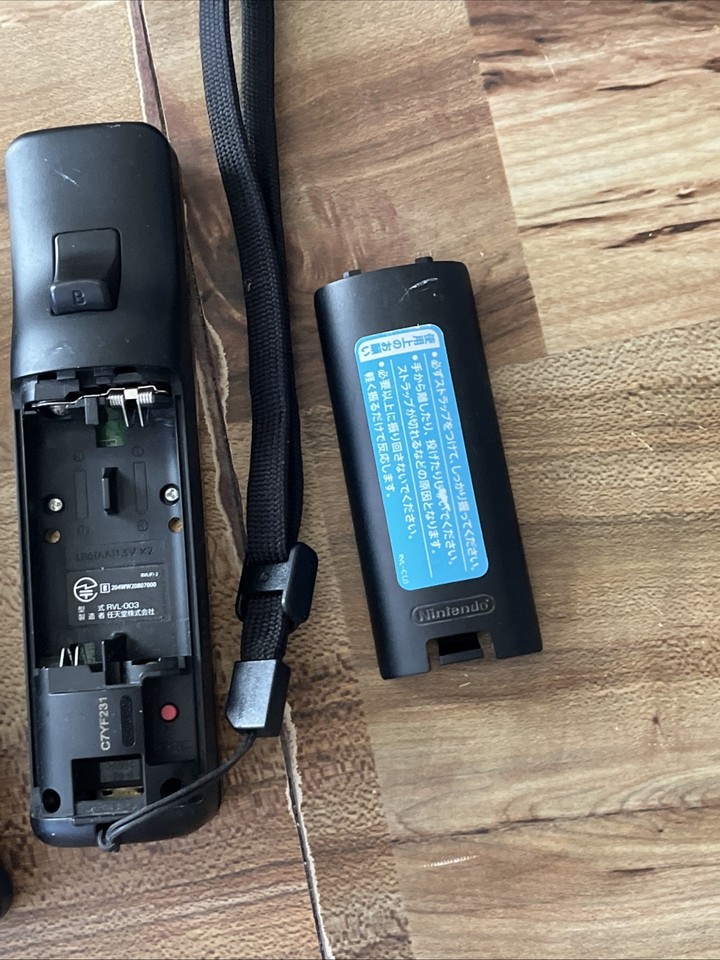 Official OEM Nintendo Wii Remote Black with Nunchuck and Sleeve RVL-003 ...