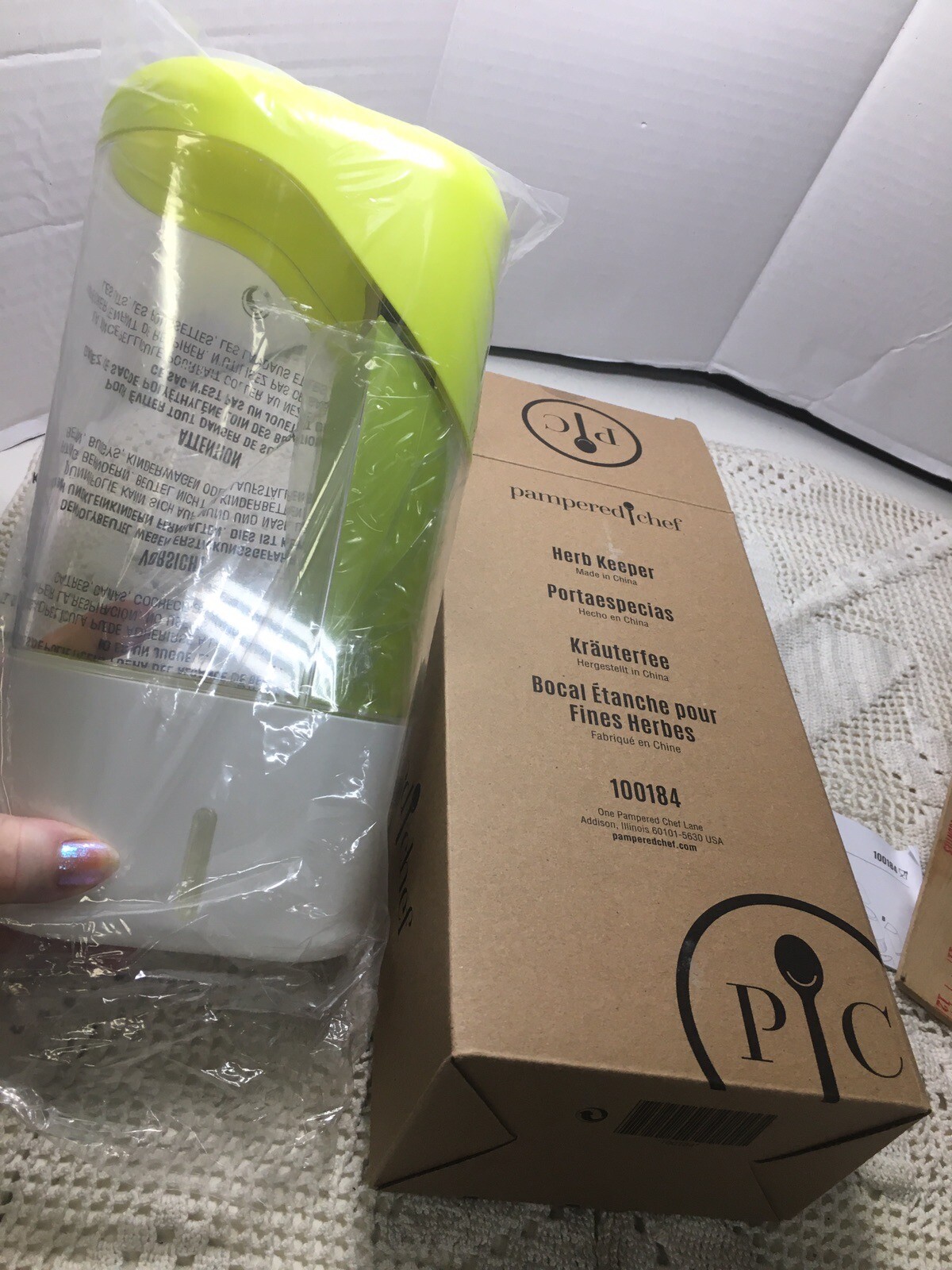 Pampered Chef Herb Keeper #100184 - New in Box Neon Green & White Free ...