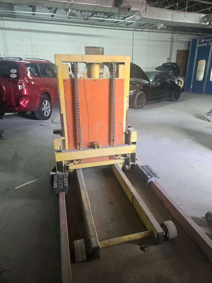 Portable lift 5,000 lb has no problem lifting or locking full size ...