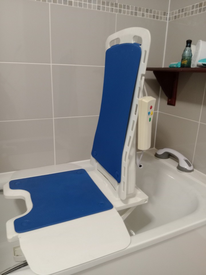 Drive Bellavita Bath Lift Lightweight Bathlift Reclining Chair Bathing ...