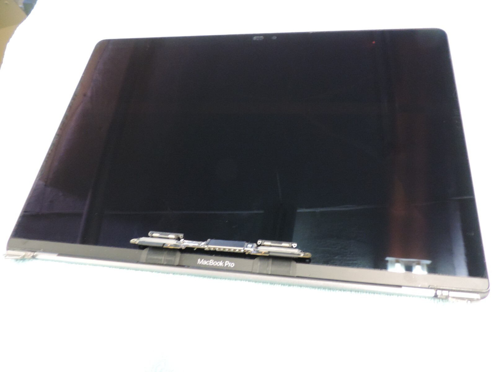 MacBook Pro 15" 2018 A1990 - screen =broken= parts or repair only ...