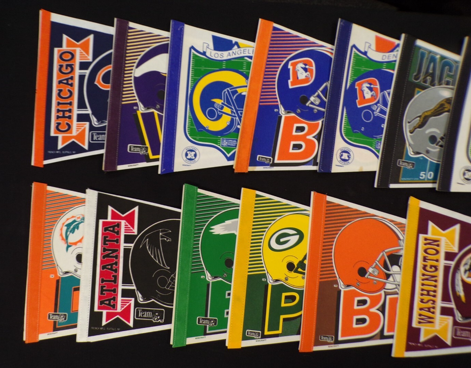 HUGE LOT VINTAGE FOOTBALL TEAM PENNANT WINCRAFT LOT OF 14 NFL FOOTBALL ...