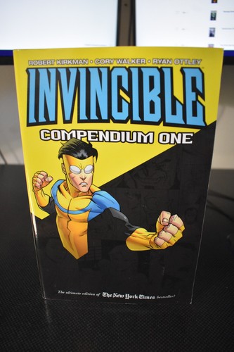 Invincible Compendium Volume 1 Image Deluxe TPB RARE Omni-Man Battle ...