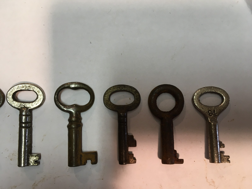 Lot 20 Antique Vintage Hollow Open Barrel Keys for Boxes Cabinets etc J ...