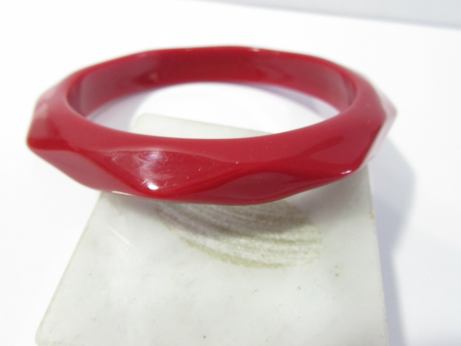 MOLDED MAROON RED VINTAGE PLASTIC BANGLE BRACELET - Gem