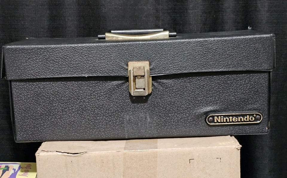 Vintage Nintendo NES Game Storage Case 16 Cartridge Holder Carry Box ...