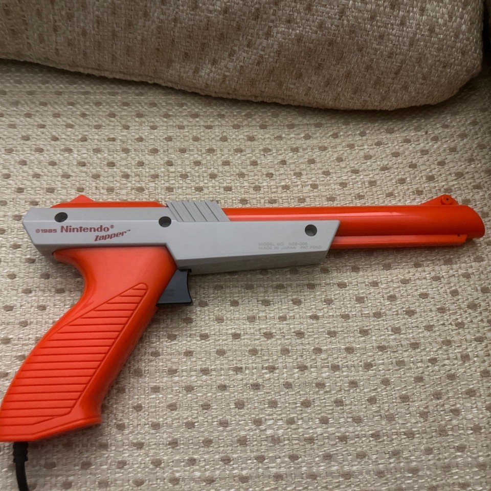 NES Nintendo Entertainment System Console Bundle Controller Zapper Gun ...