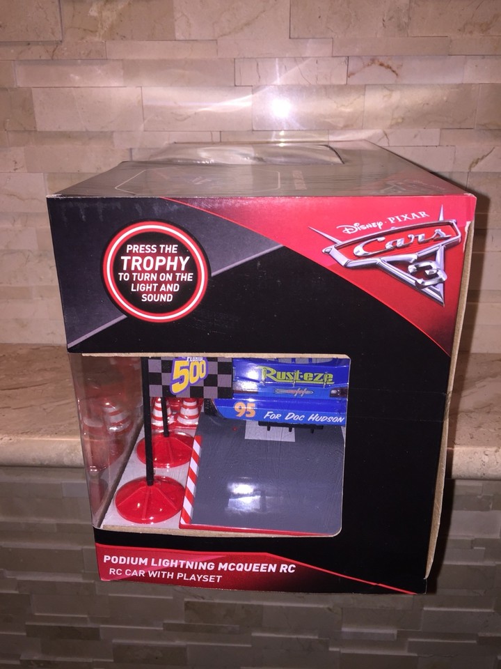 DISNEY CARS PODIUM LIGHTNING MCQUEEN RC CAR AND PLAYSET | eBay