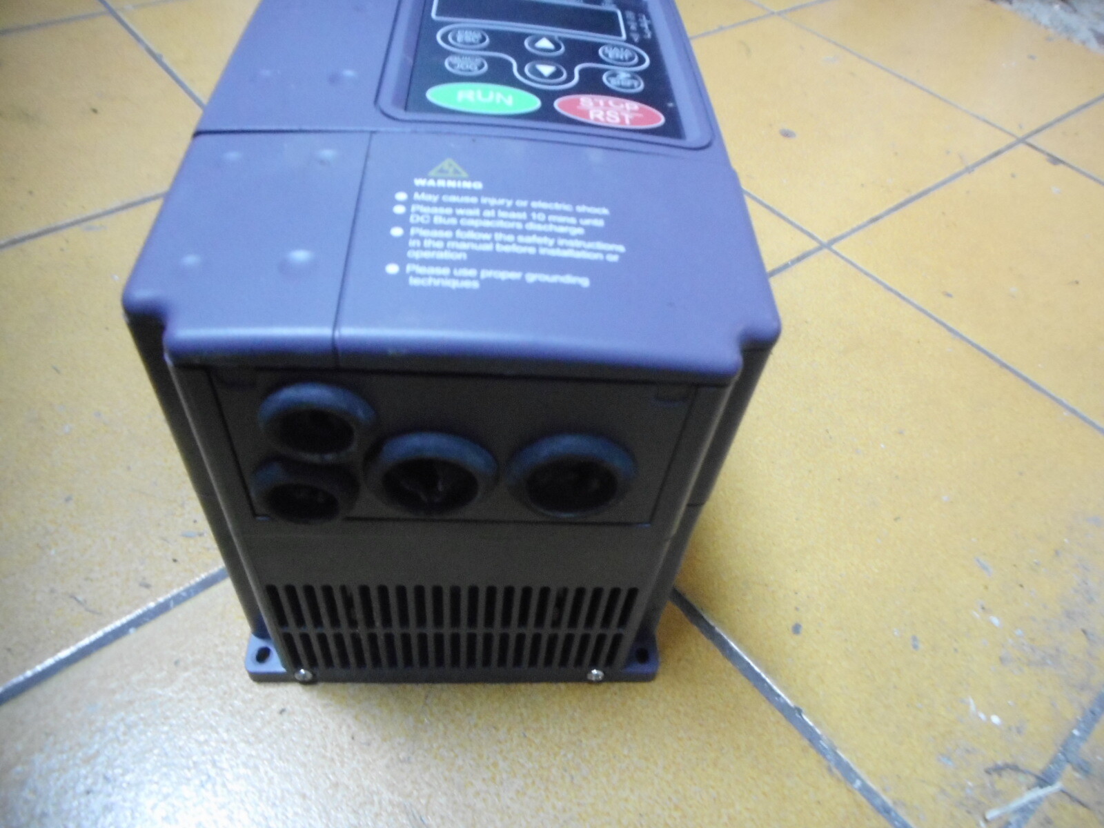 VARIABLE FREQUENCY DRIVE VFD -- 1.5kW -- 400AC Supply -- CHF100A-1R5G-4 ...